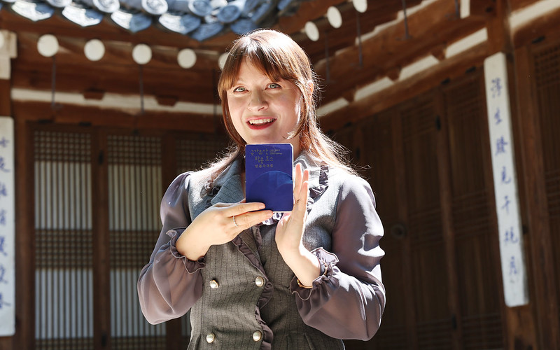 Interview mit der ersten Ausländerin, die die "Korean Heritage Passport ...